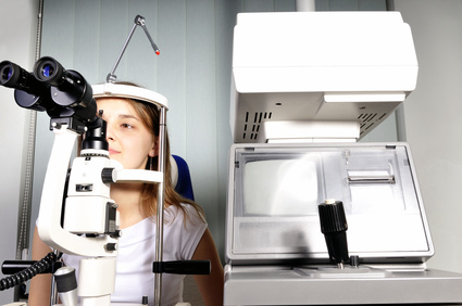 Oči pod drobnohledem aneb Jak se testuje zrak | Zelený Zákal